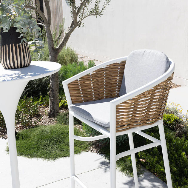 Artemis & Verona Bar Setting – The Springs Garden World